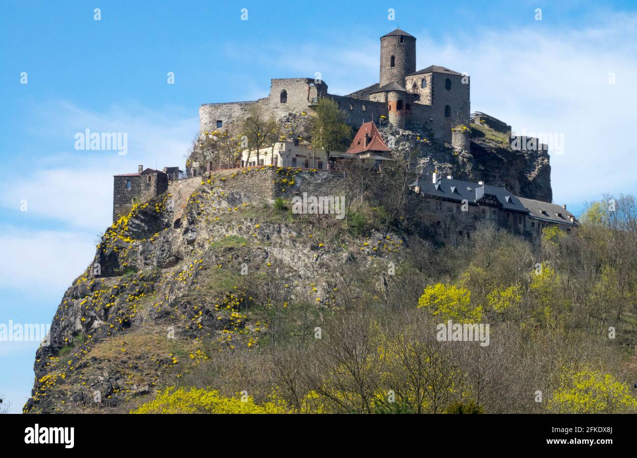 Medieval castle on cliff hi-res stock photography and images - Alamy