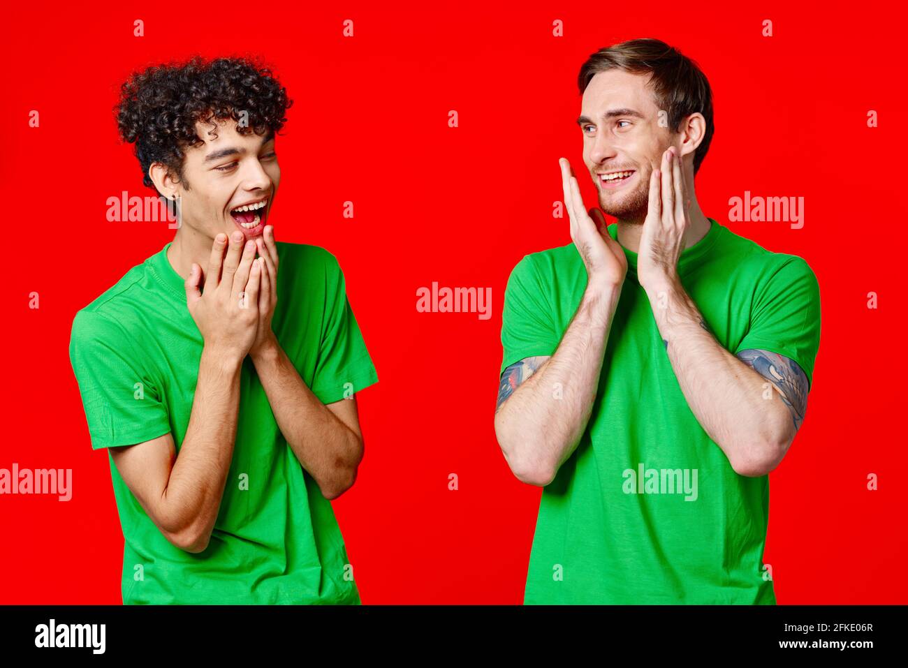 Two heads together men hi-res stock photography and images - Alamy