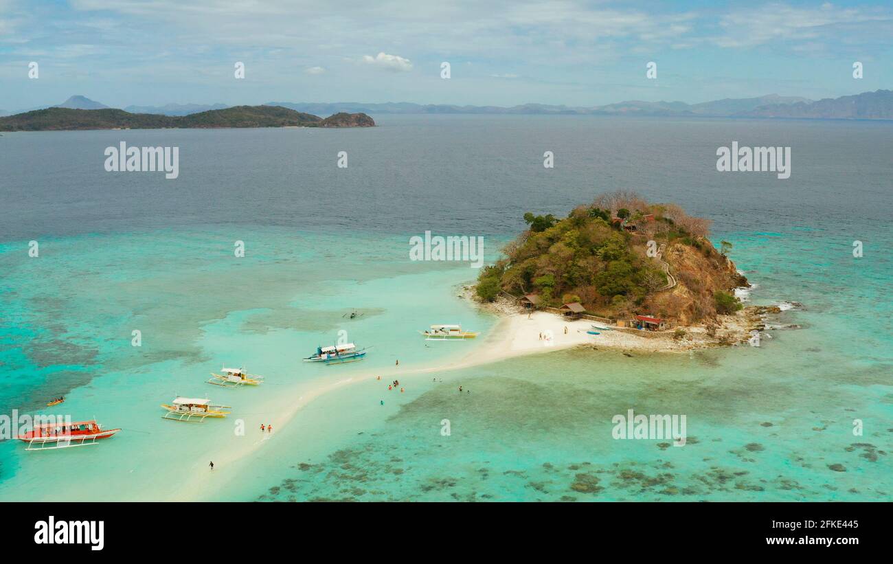 aerial view tropical island with sand white beach. Bulog Dos ...