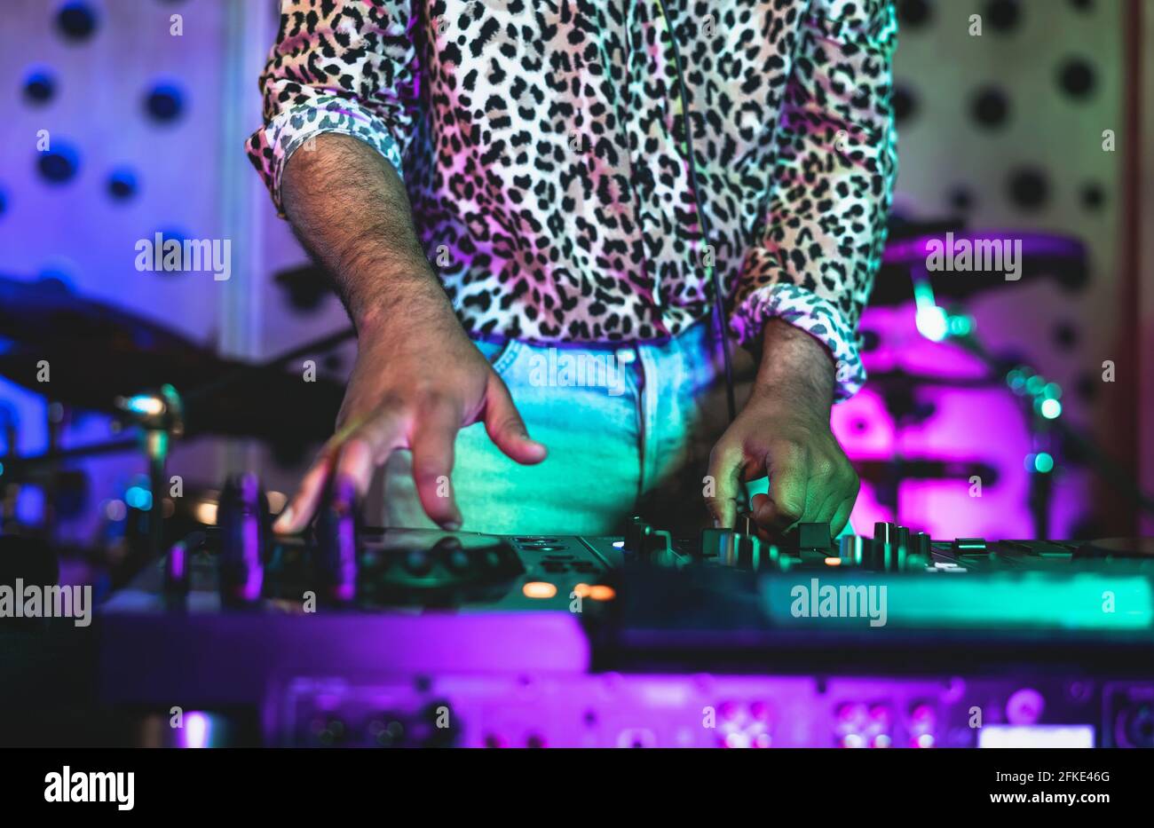 Live sound mixing hi-res stock photography and images - Alamy