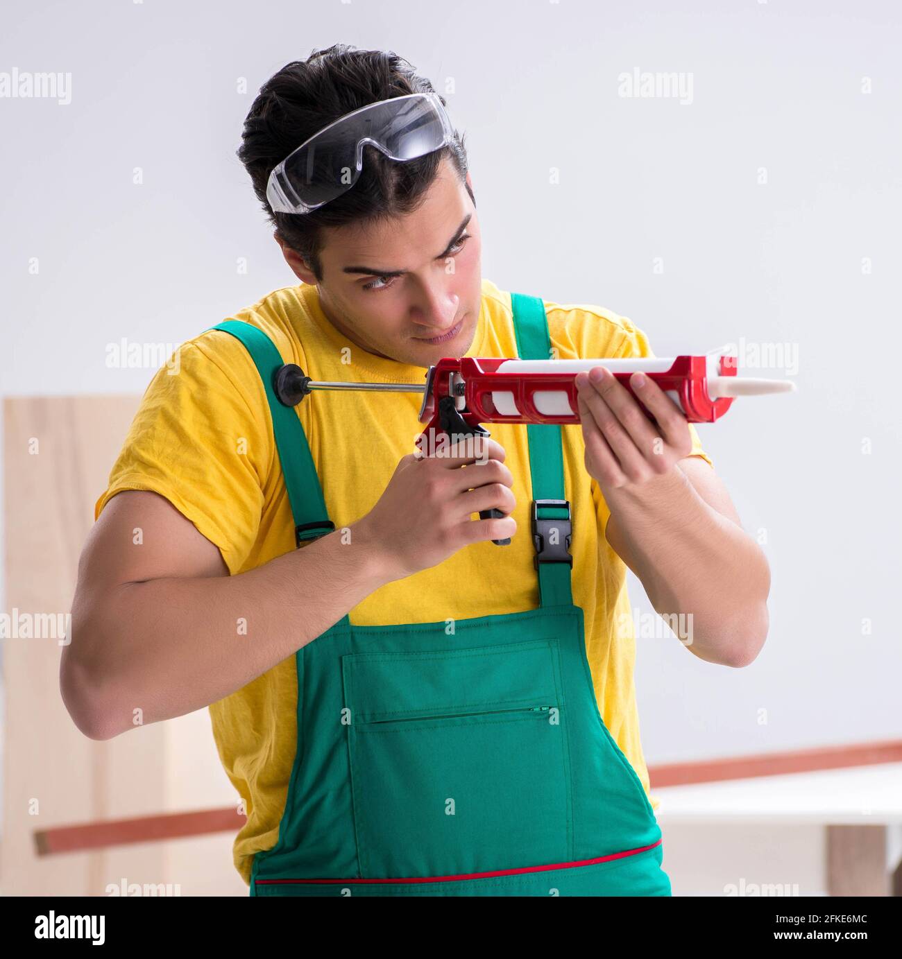 The construction worker working on contractor site Stock Photo - Alamy