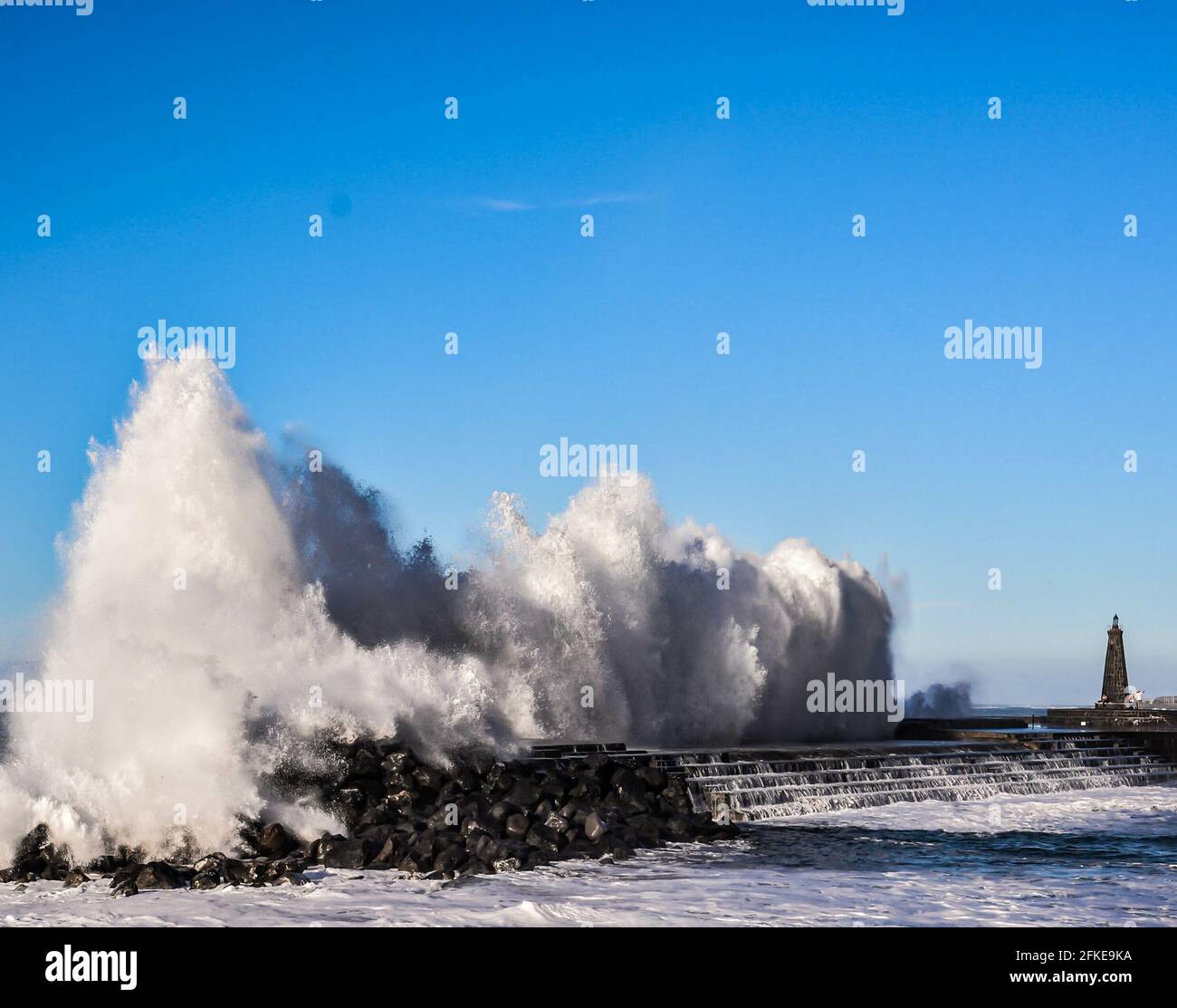 Big waves on rock formations in the ocean Stock Photo - Alamy