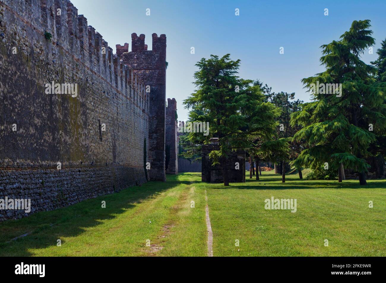 Soave fortress hi-res stock photography and images - Alamy