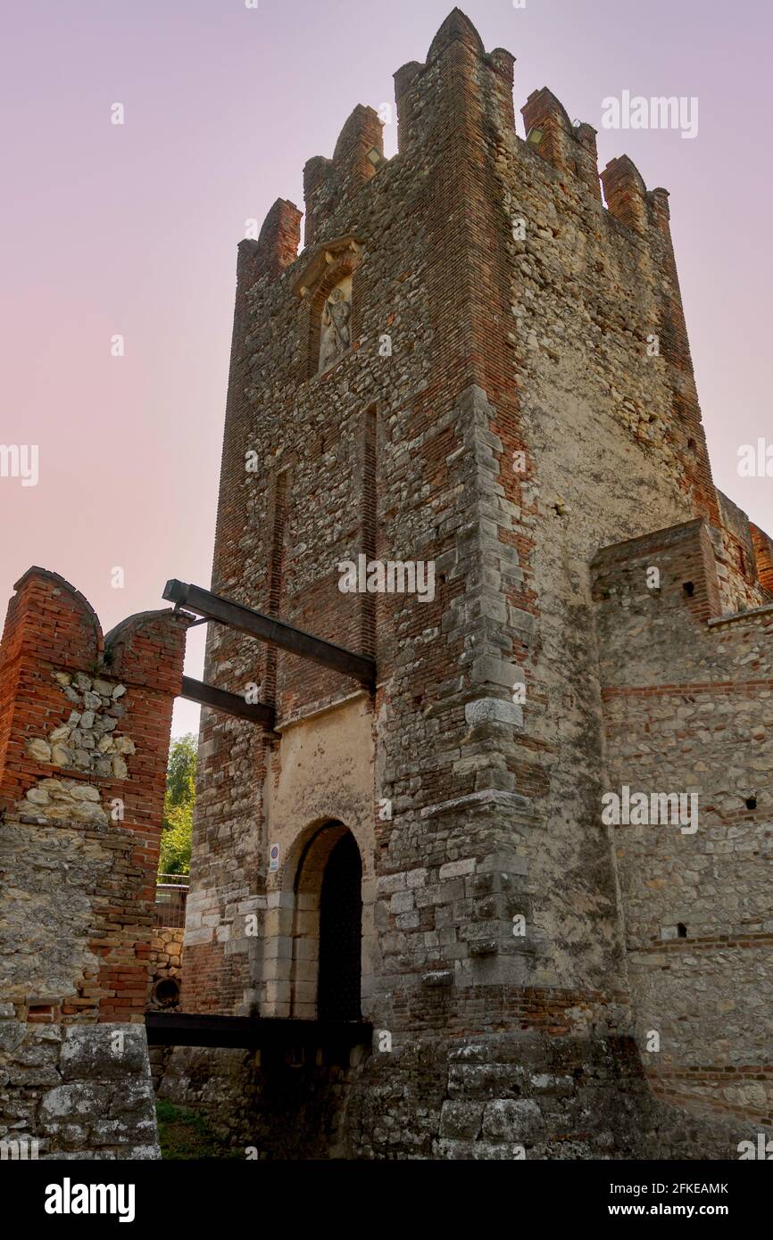 Verona medieval gate hi-res stock photography and images - Alamy