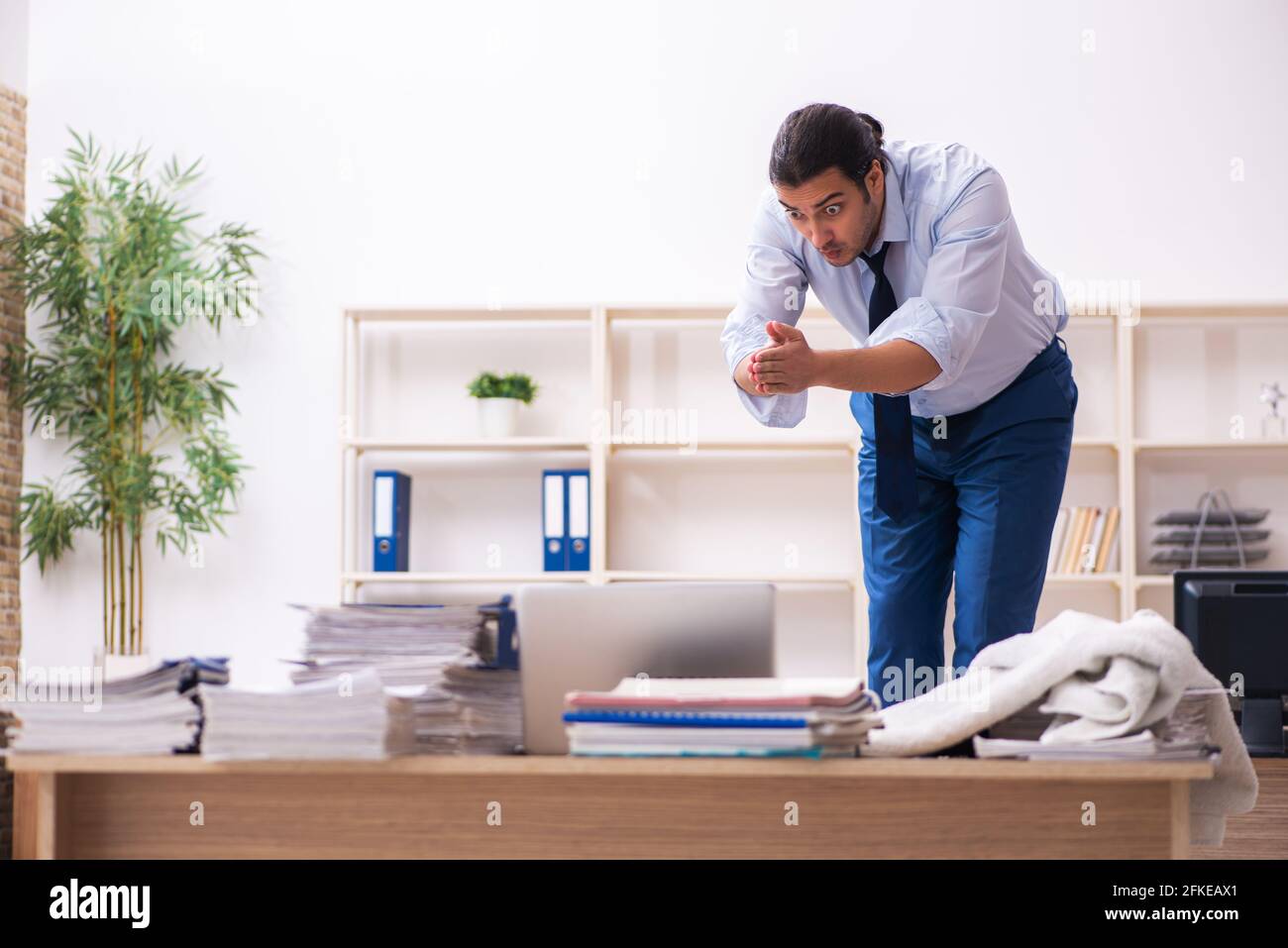 Man sweating in office hi-res stock photography and images - Alamy