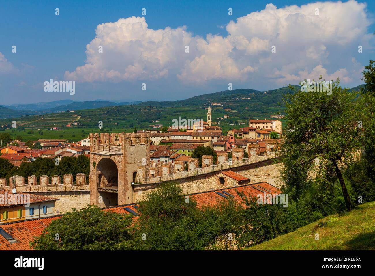View of Soave's castle and village near Verona Stock Photo - Alamy
