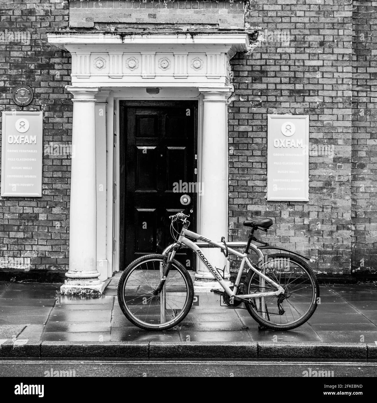 Oxfam Charity Shop Black And White Stock Photos Images Alamy oxfam-charity-shop-black-and-white-stock-photos-images-alamy
