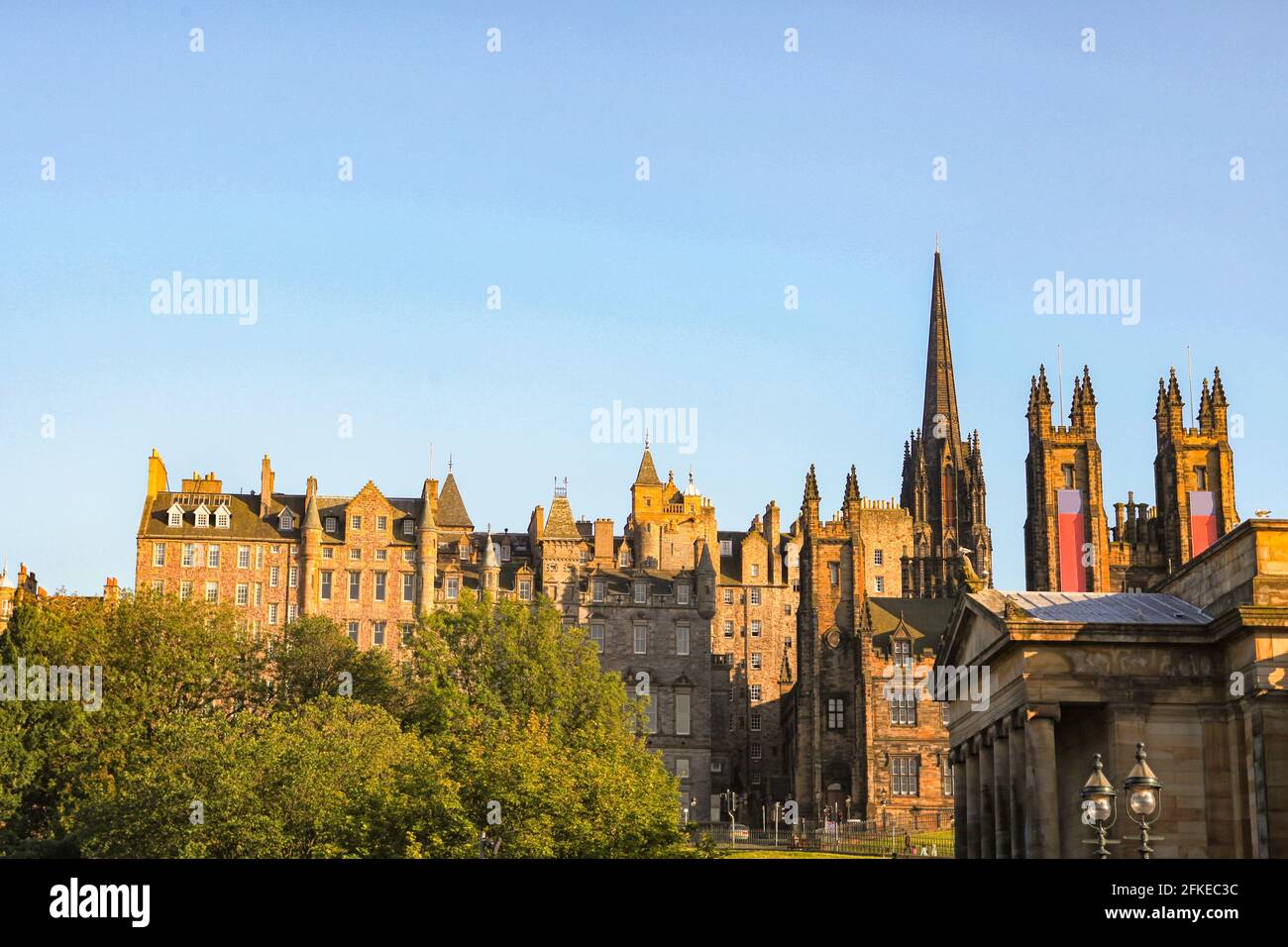 Edinburgh houses row hi-res stock photography and images - Alamy