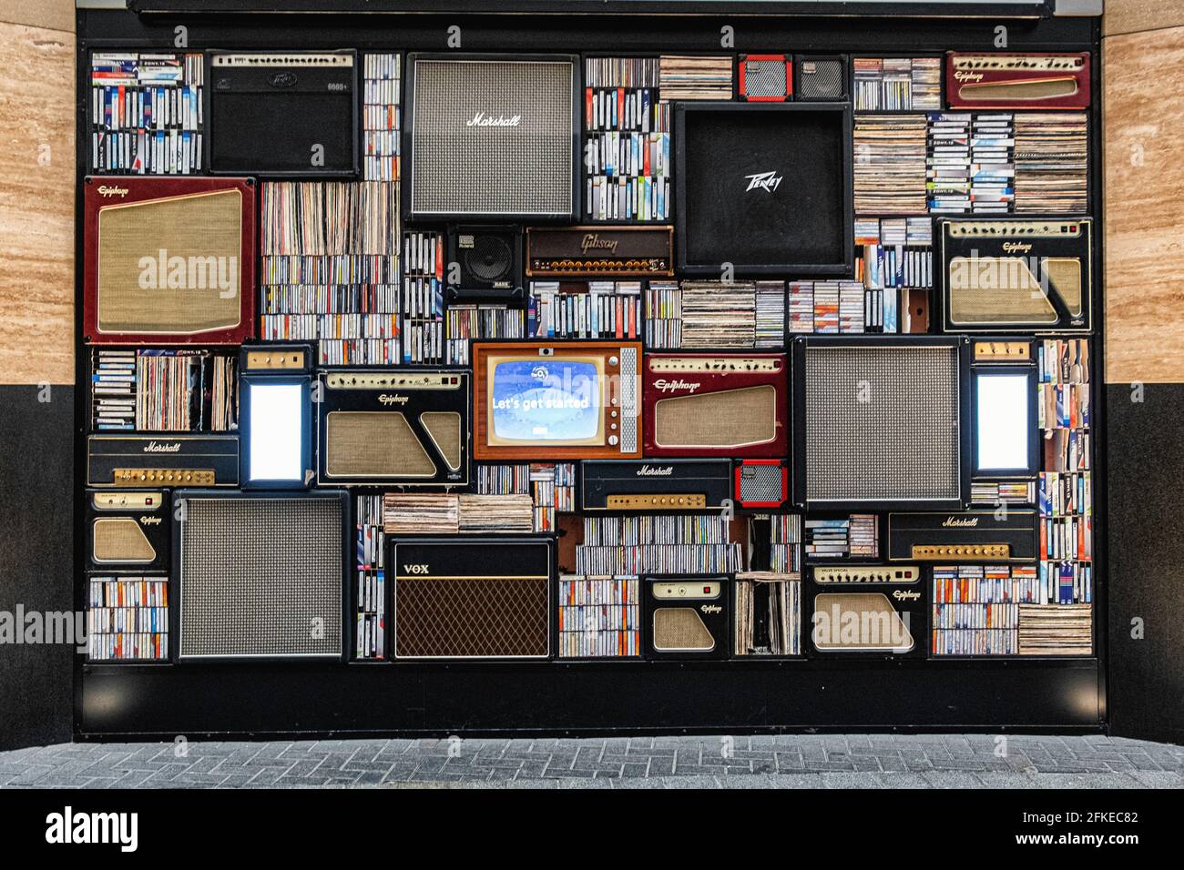 Tv vintage records hi-res stock photography and images - Alamy