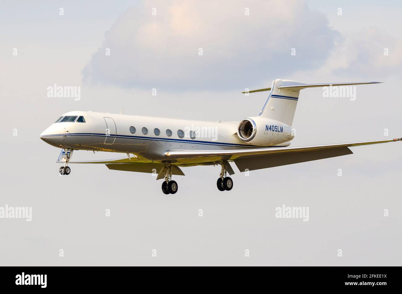 Gulfstream v aircraft hi-res stock photography and images - Alamy
