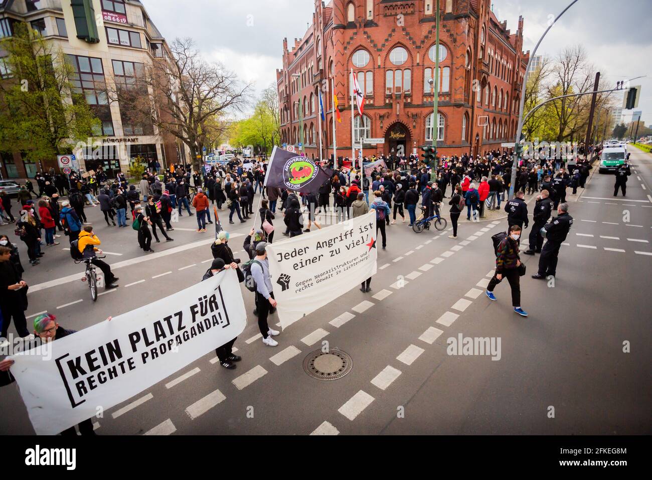 Leftists hi-res stock photography and images - Alamy