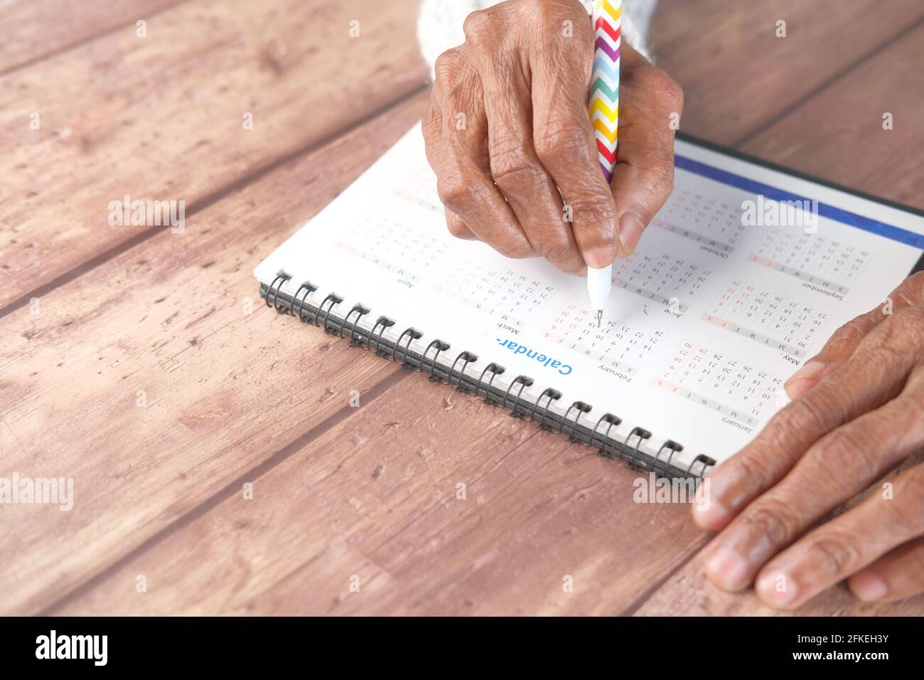 Close up calendar hand marking hi-res stock photography and images - Alamy