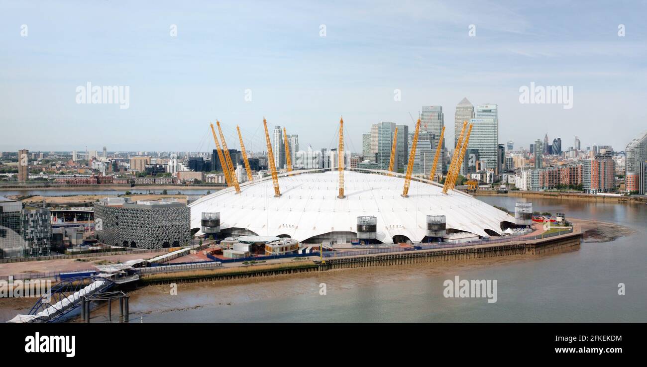 Canary wharfs hi-res stock photography and images - Alamy
