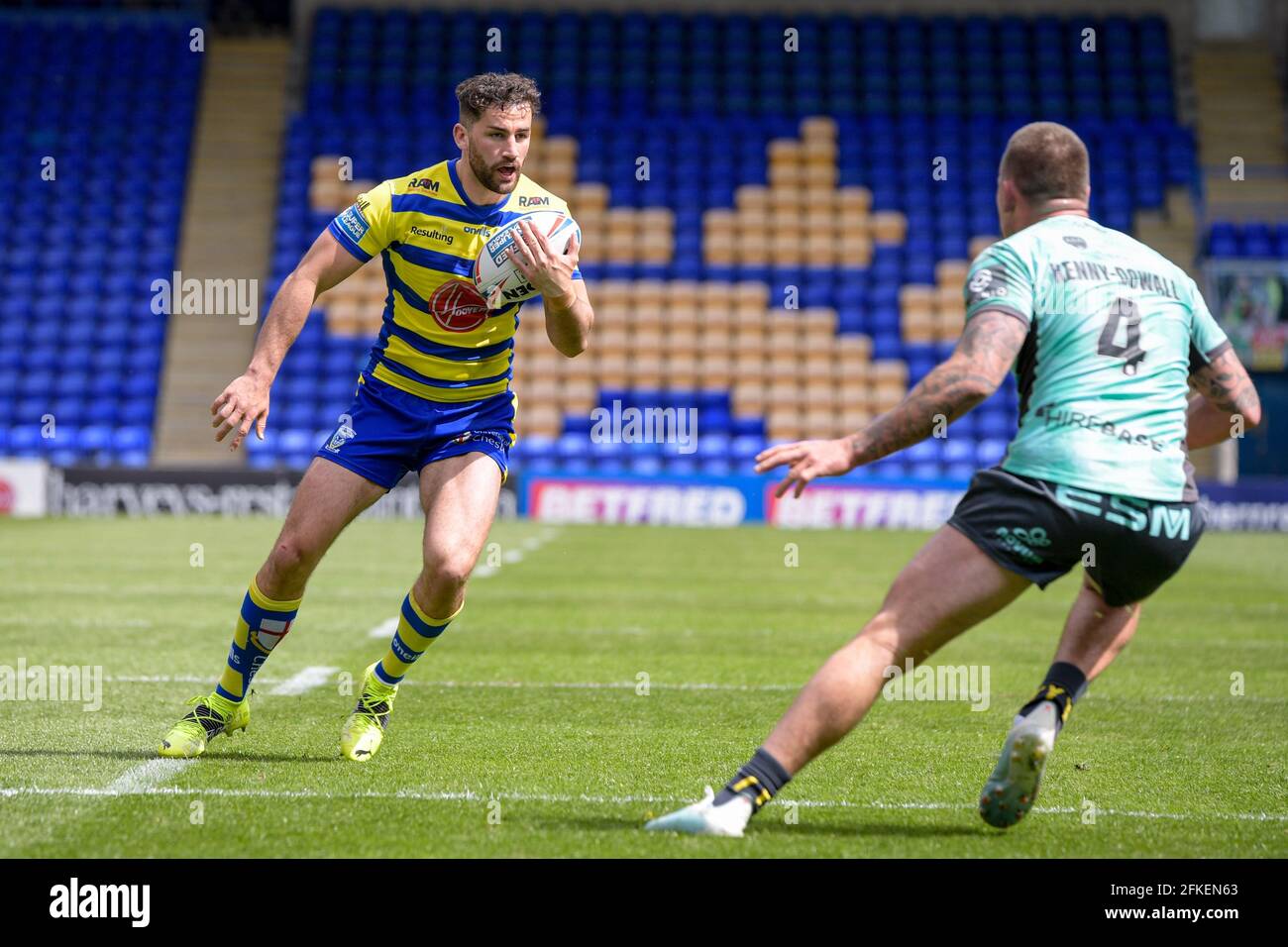 Toby King (4) of Warrington Wolves looks for a way past Shaun Kenny ...