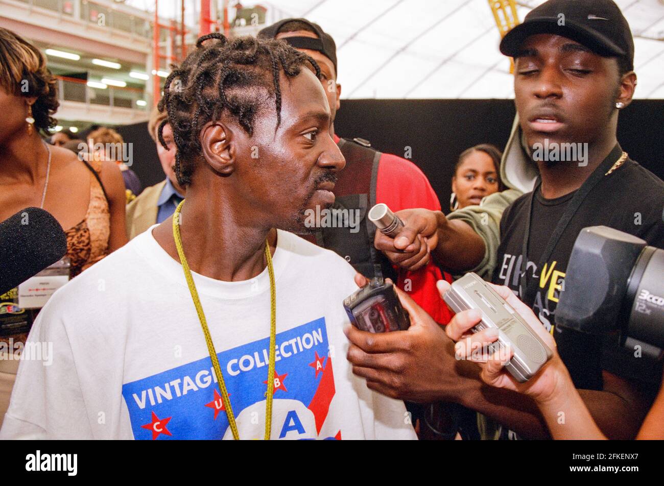 Flava flav rapper hi-res stock photography and images - Alamy