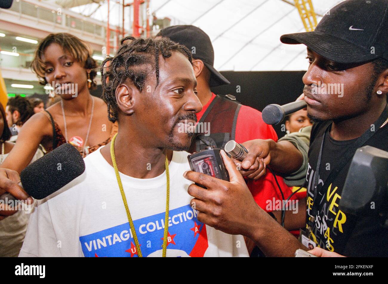 Flava flav rapper hi-res stock photography and images - Alamy