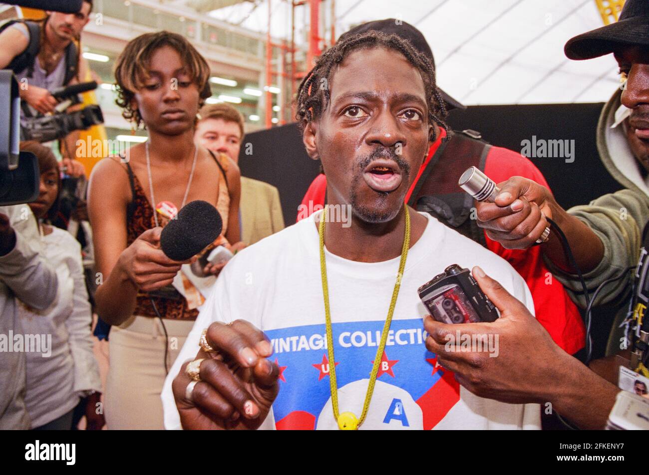 Flava flav rapper hi-res stock photography and images - Alamy