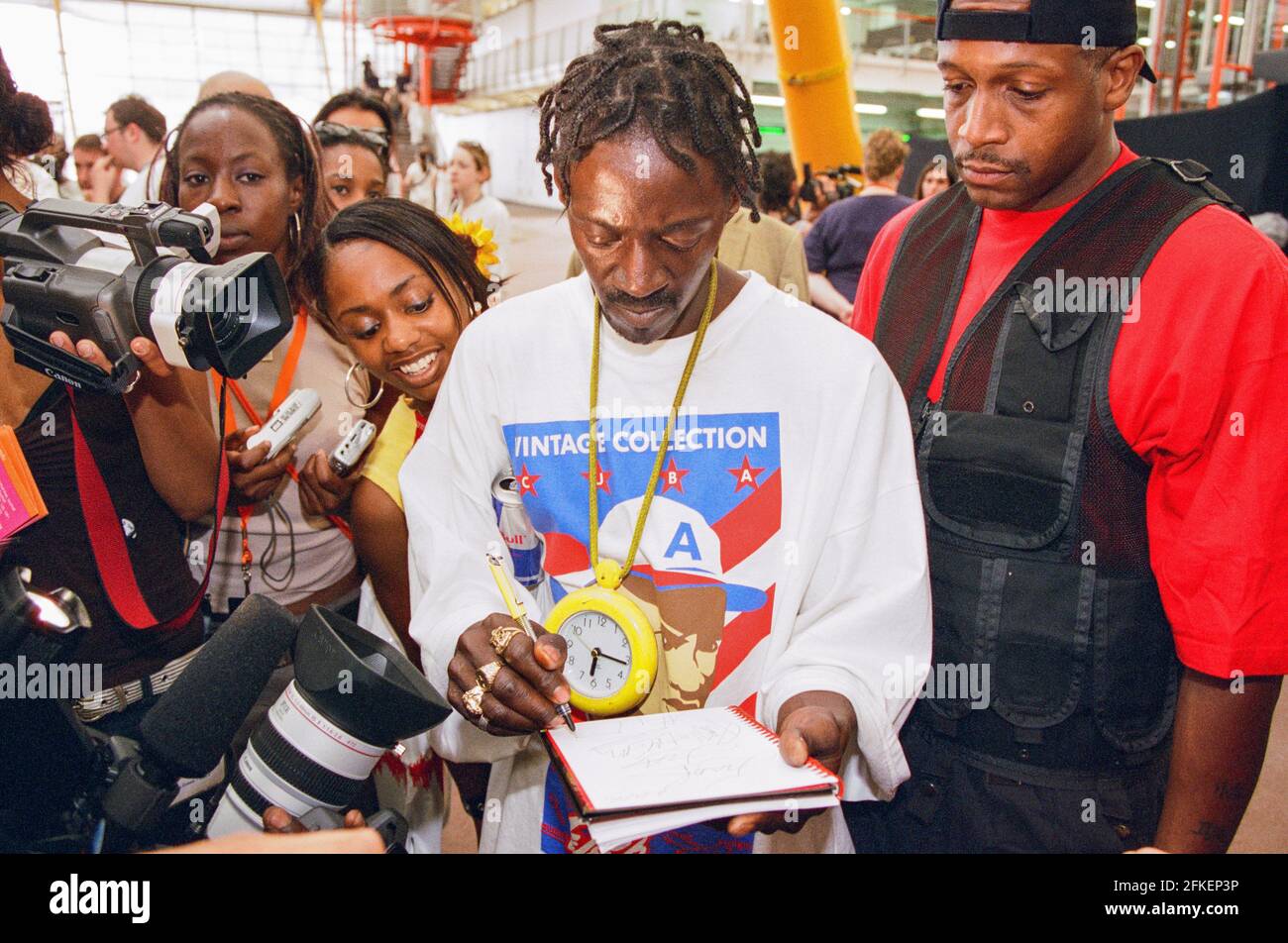 Flava flav respect 03 hi-res stock photography and images - Alamy