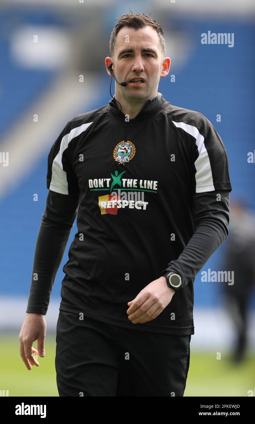 Referee chris kavanagh hi-res stock photography and images - Alamy
