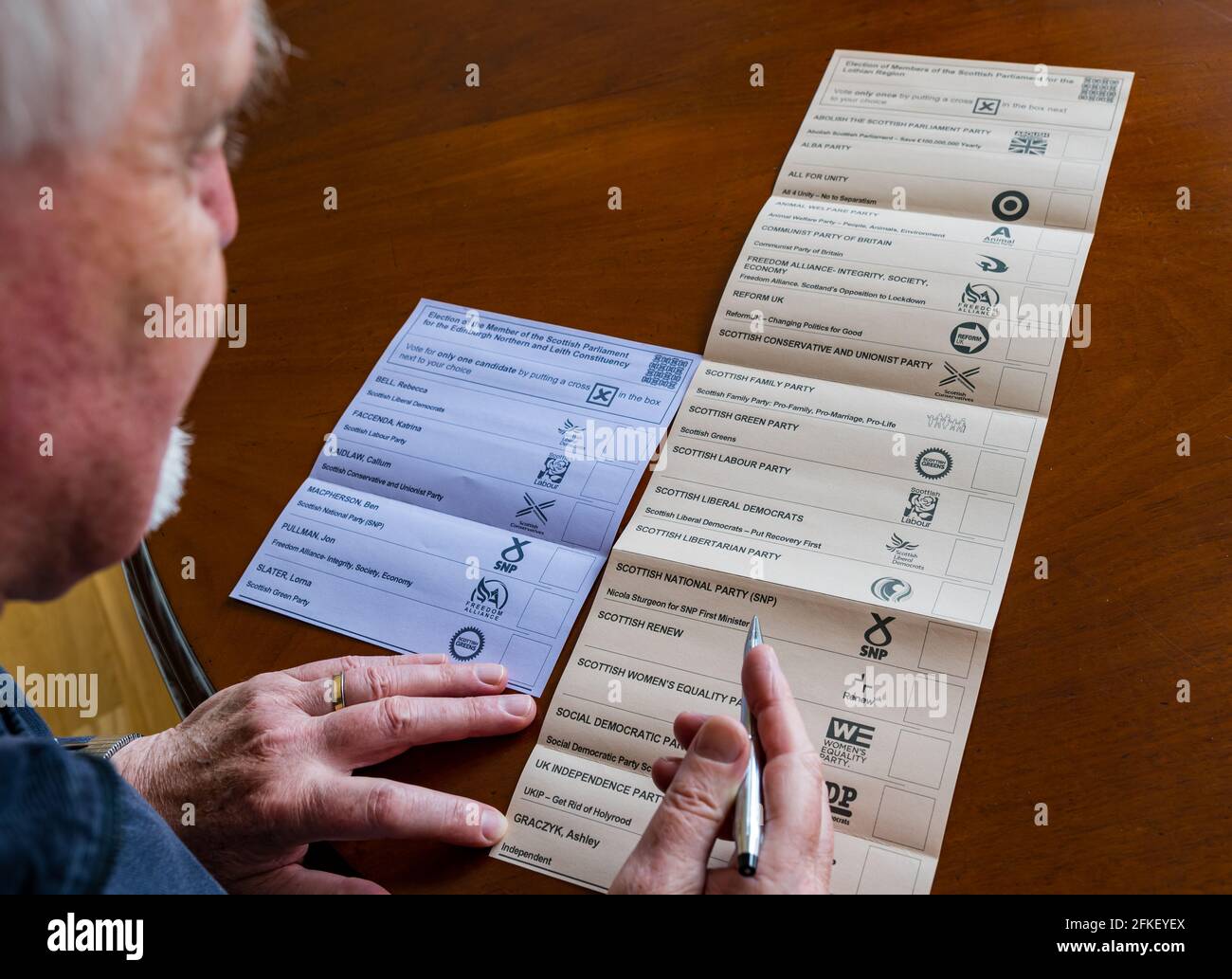 Ballot voter voting senior elderly hi-res stock photography and images ...