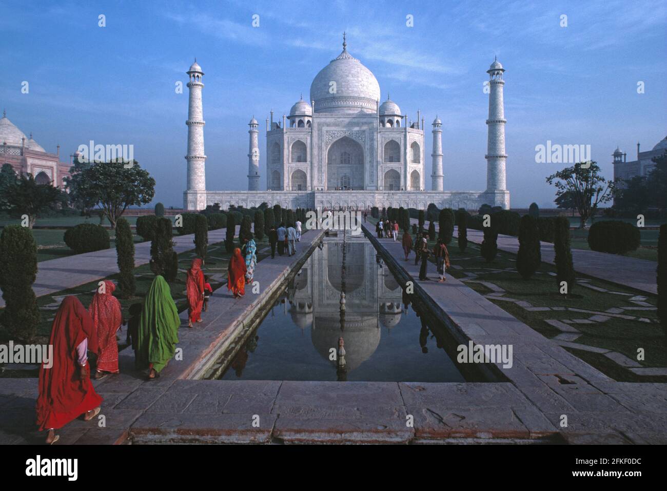 Taj mahal tomb chamber hi-res stock photography and images - Alamy