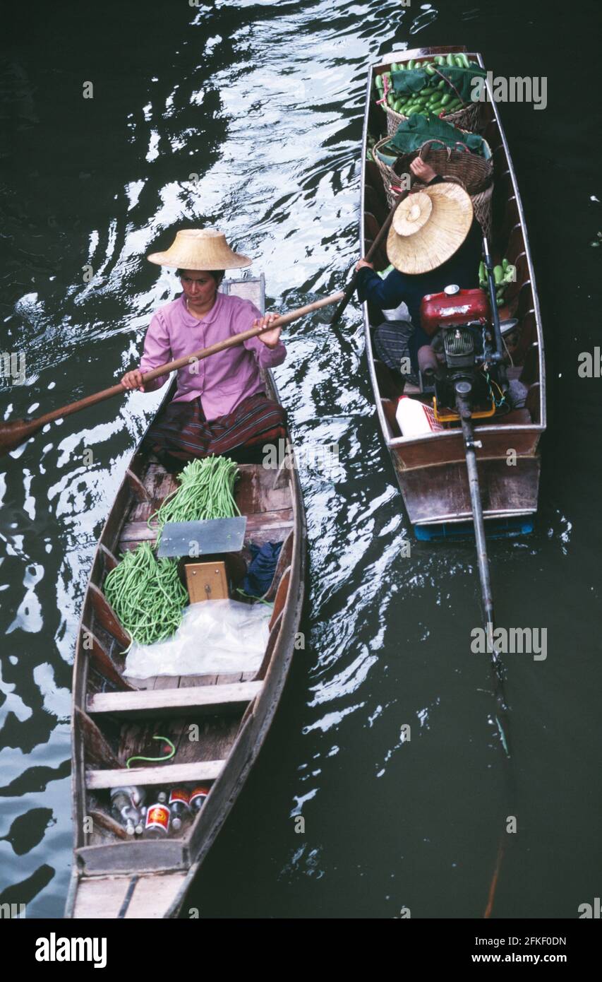 Going to floating market hi-res stock photography and images - Alamy