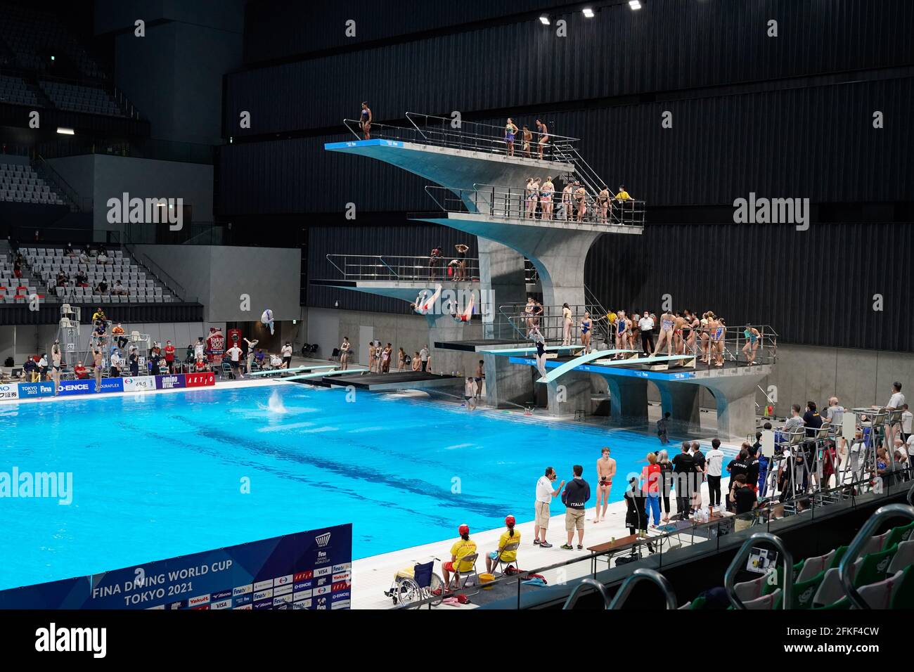 Fina diving hi-res stock photography and images - Alamy