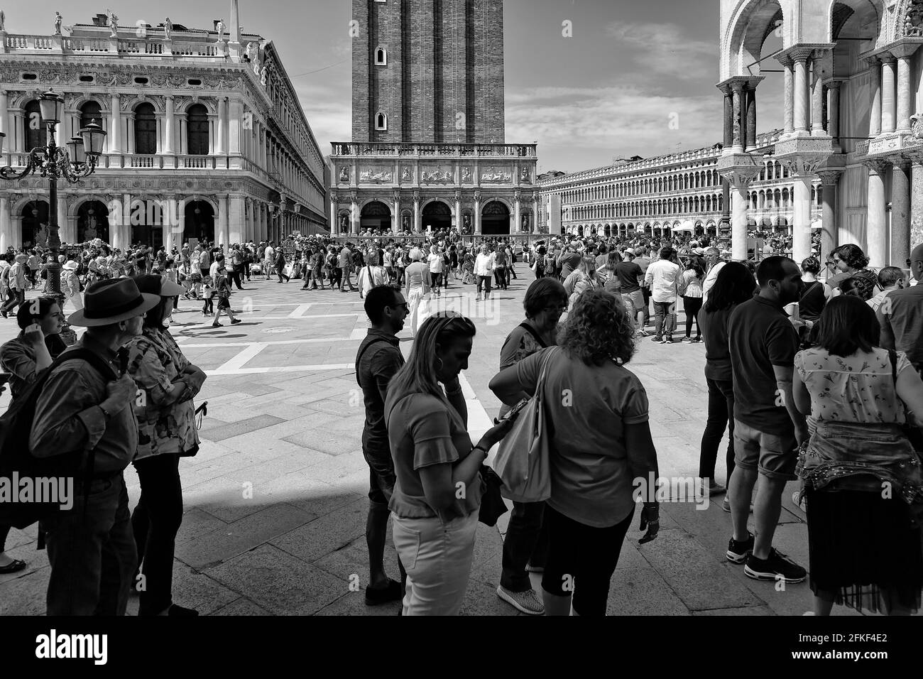 Waiting in line in crowded Piazzo San Marco, Venice Stock Photo - Alamy