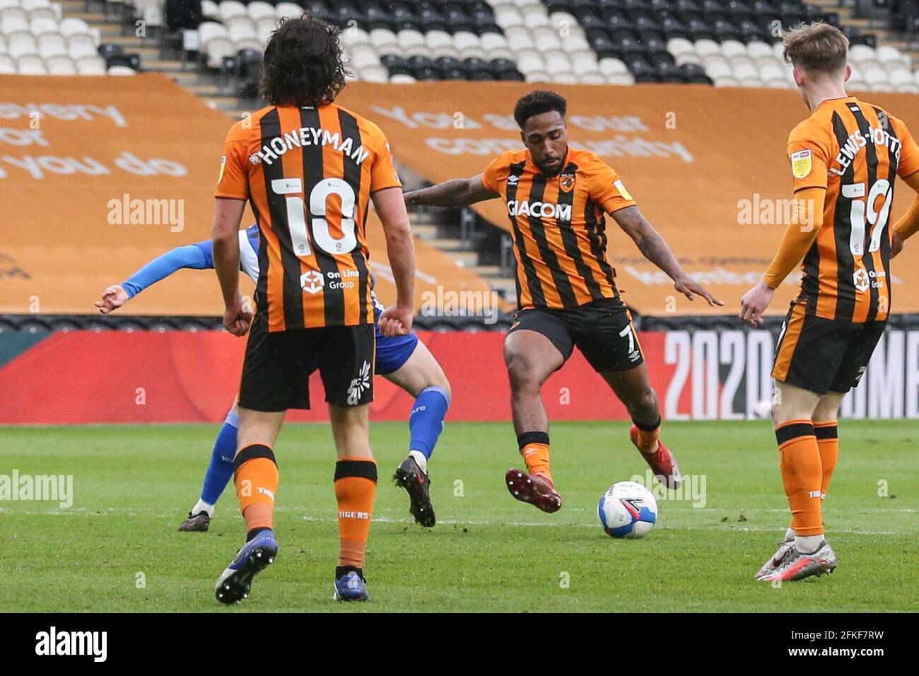 Mallik Wilks #7 of Hull City takes a shot at goal Stock Photo - Alamy