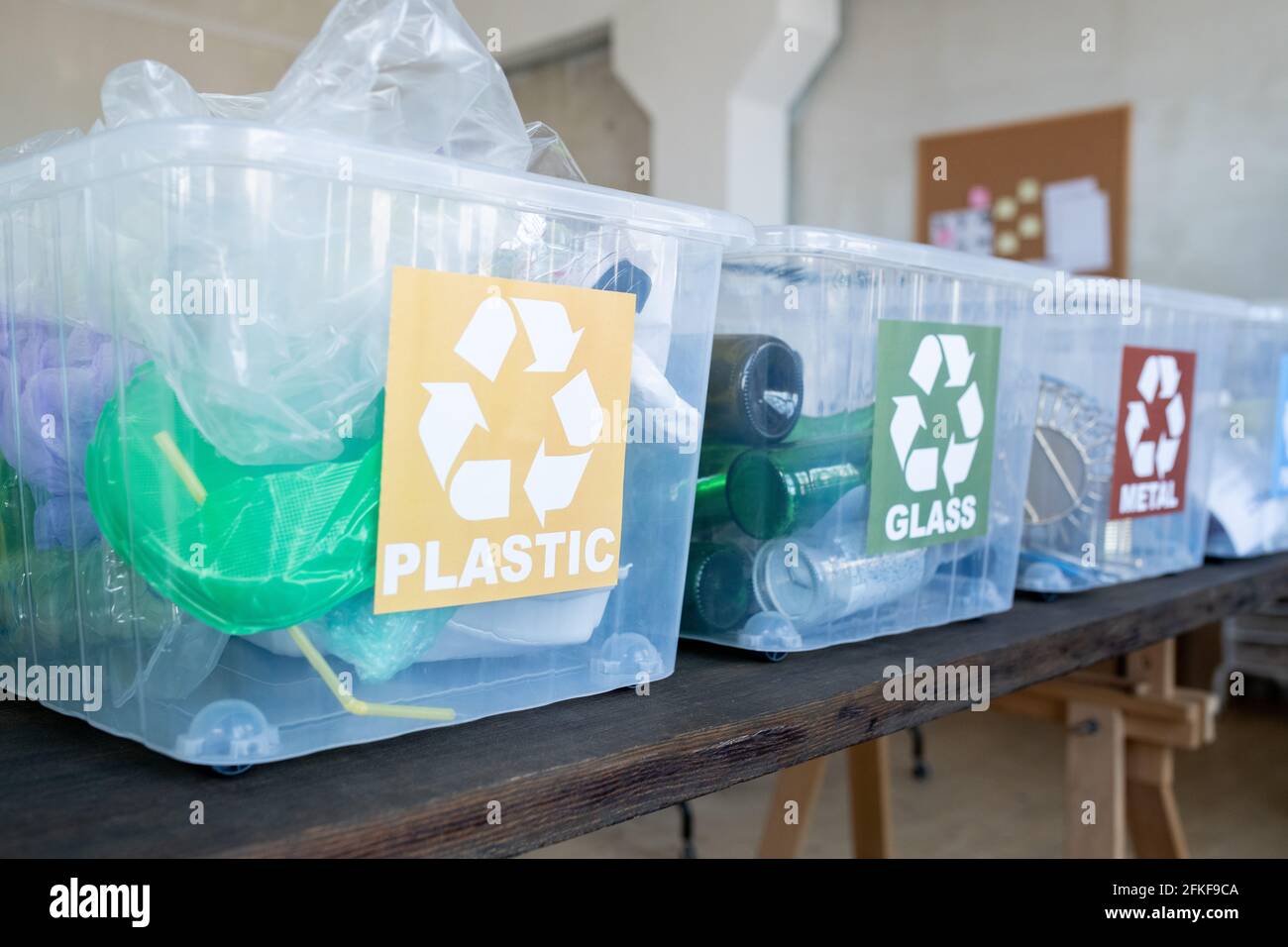 Plastic crate table hi-res stock photography and images - Alamy