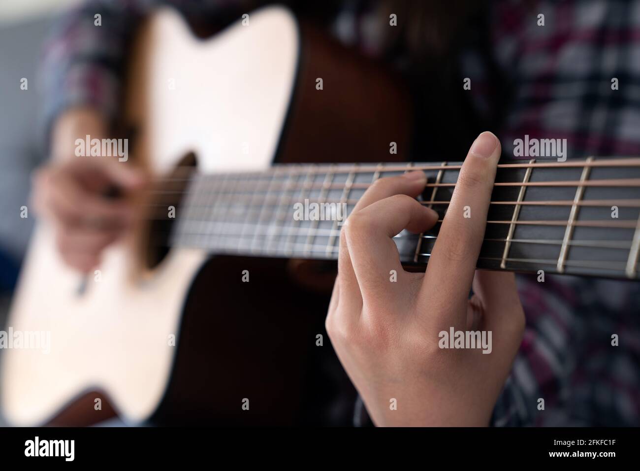 Woman's hands playing acoustic guitar, close up Stock Photo - Alamy