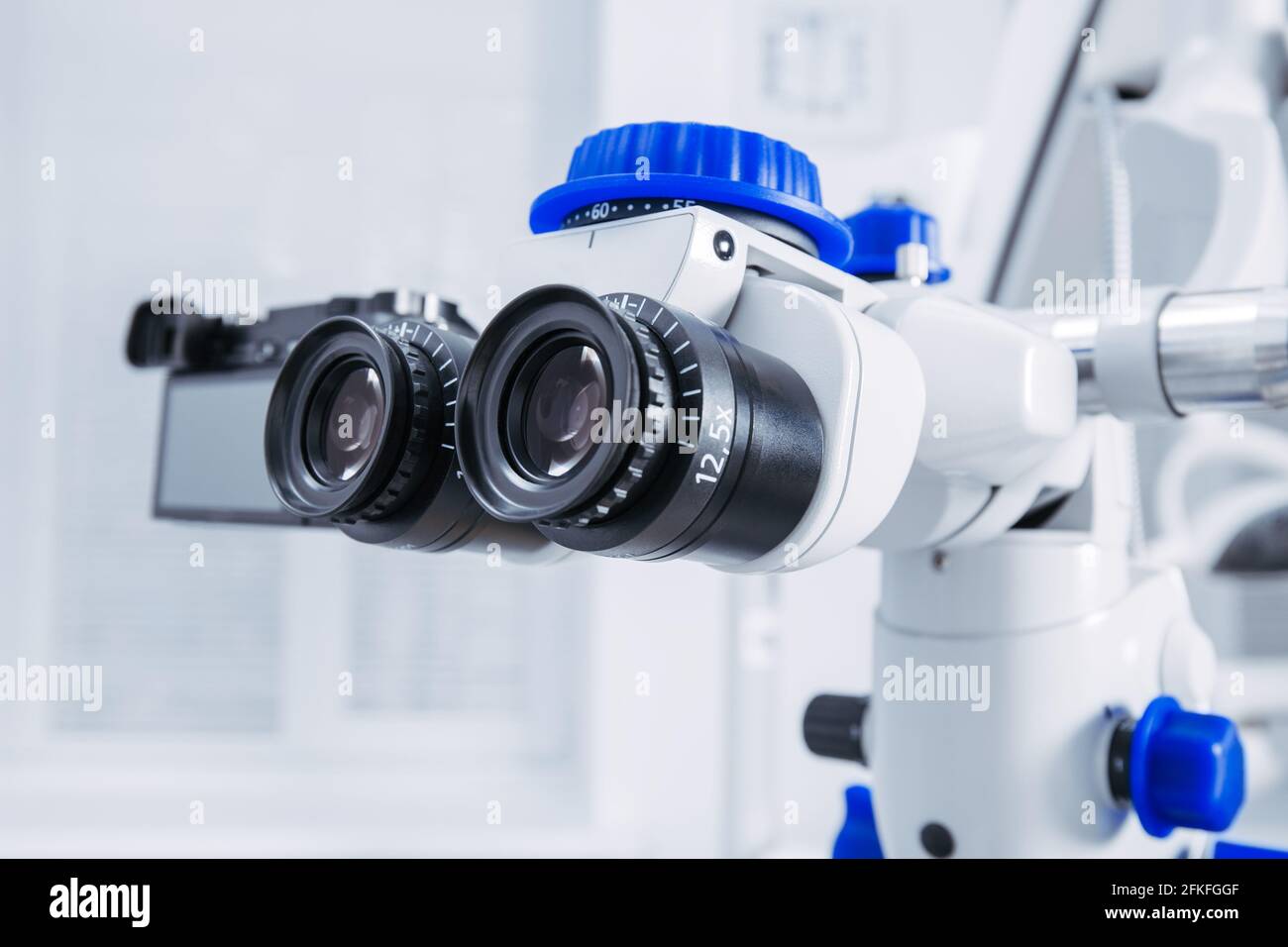 Dental treatment microscope hi-res stock photography and images - Alamy