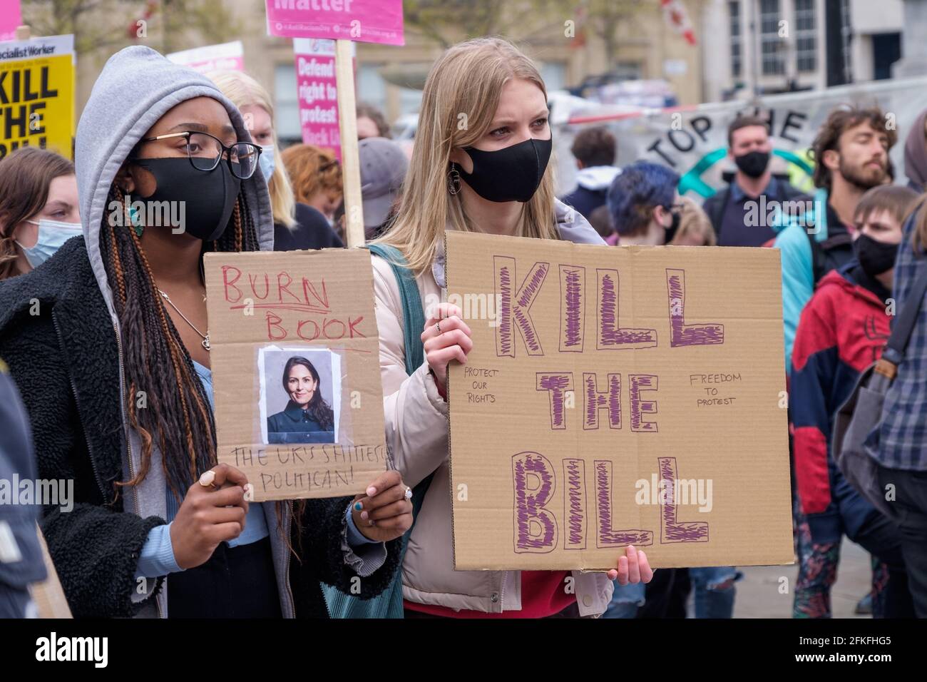 Expanding square search hi-res stock photography and images - Alamy