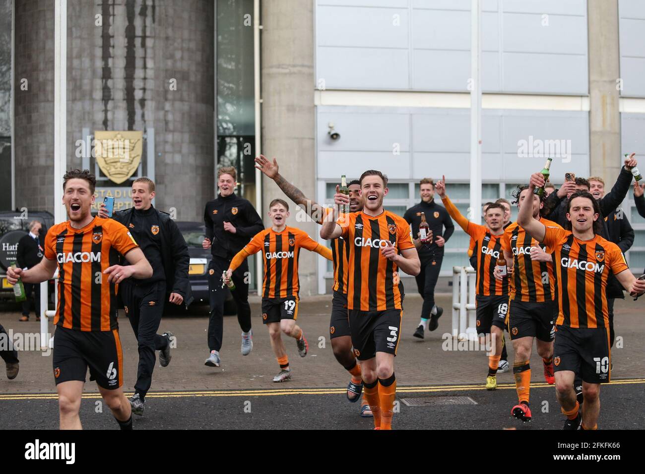 Hull City players come running out of the KCOM Stadium to the waiting fans Stock Photo - Alamy