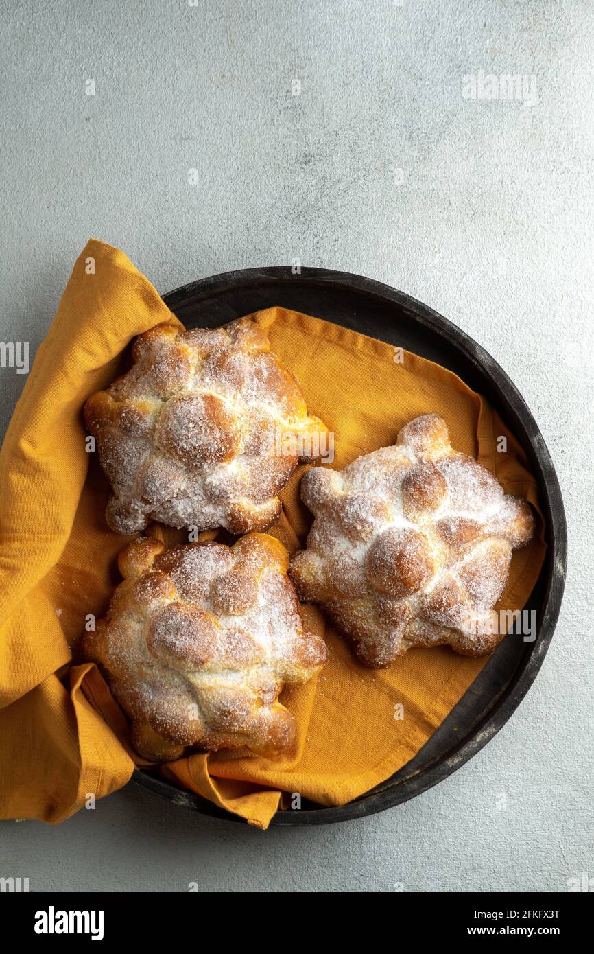Traditional Mexican Bread of the Dead Pan de Muerto Stock Photo - Alamy