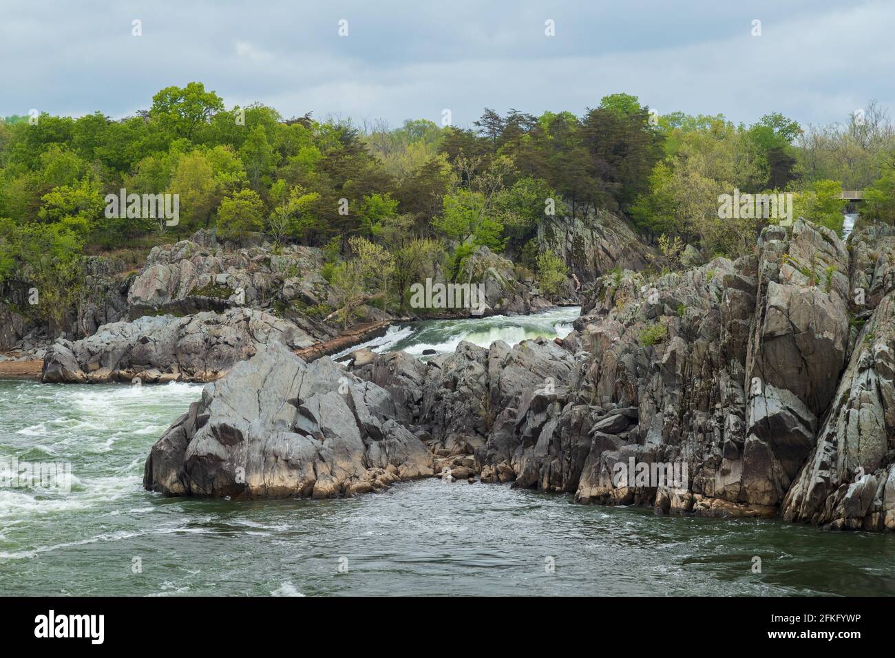 The Potomac River flowing through Mather Gorge in Great Falls Park ...