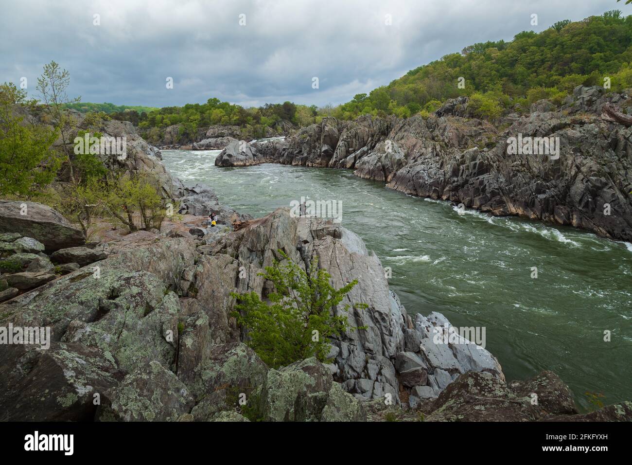 The Potomac River flowing through Mather Gorge in Great Falls Park ...