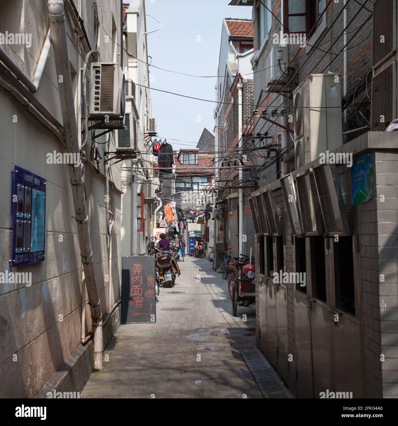 Hutong (alley) in Shanghai Stock Photo - Alamy
