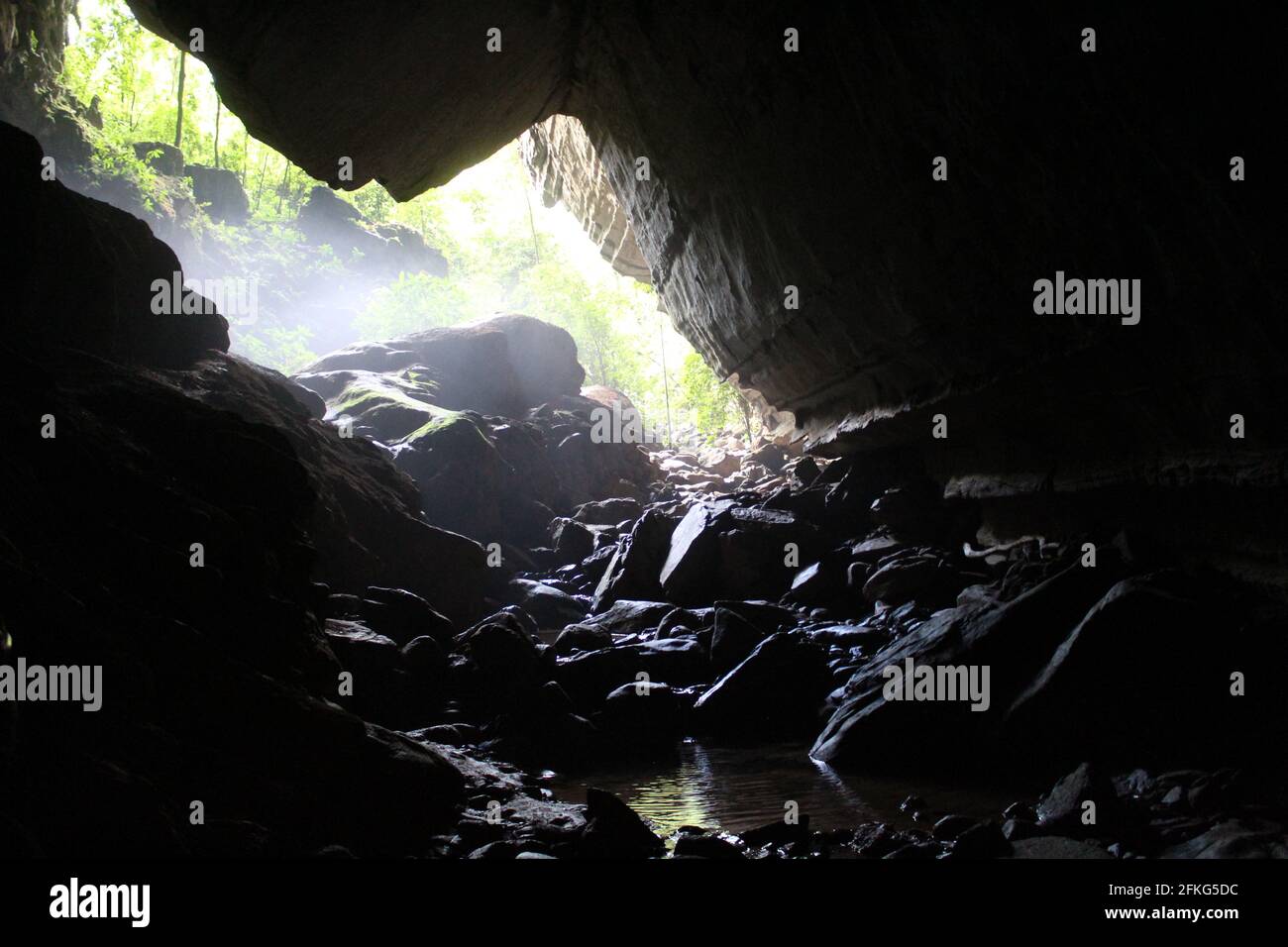 Caverna hi-res stock photography and images - Alamy