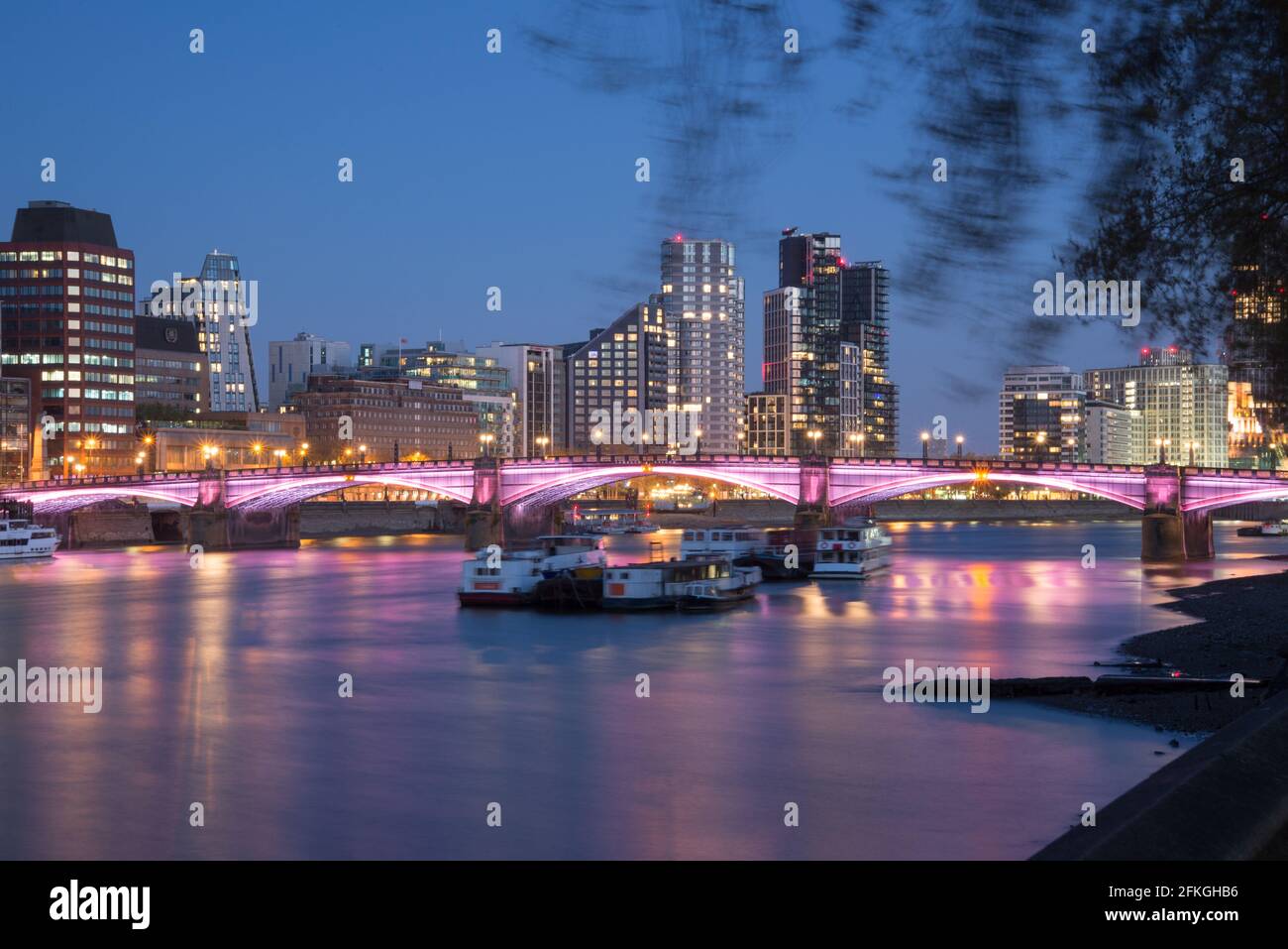 Illuminated River Lambeth Bridge Pink LED Lights by Leo Villareal Stock ...