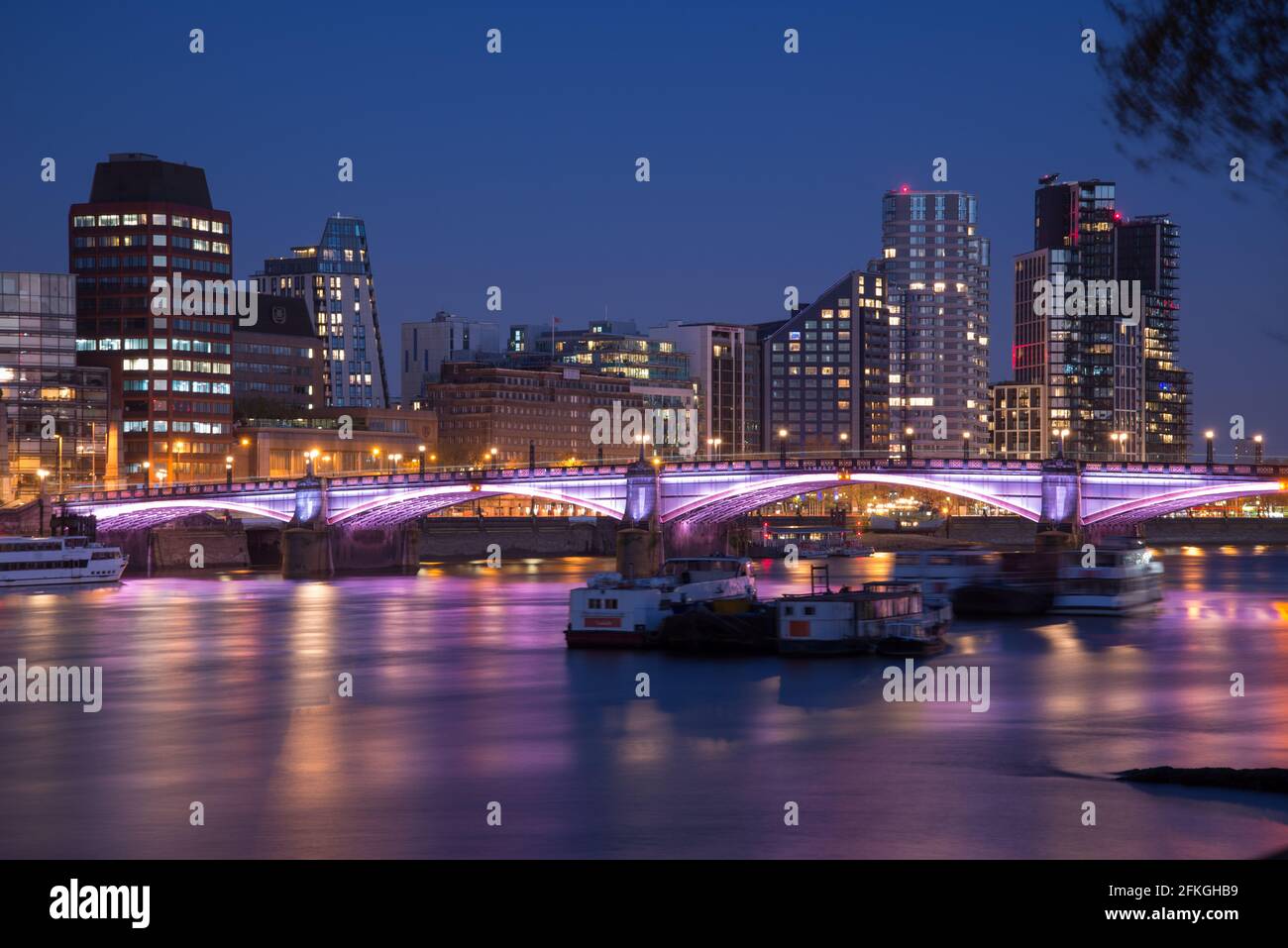 Illuminated River Lambeth Bridge Pink LED Lights by Leo Villareal Stock ...