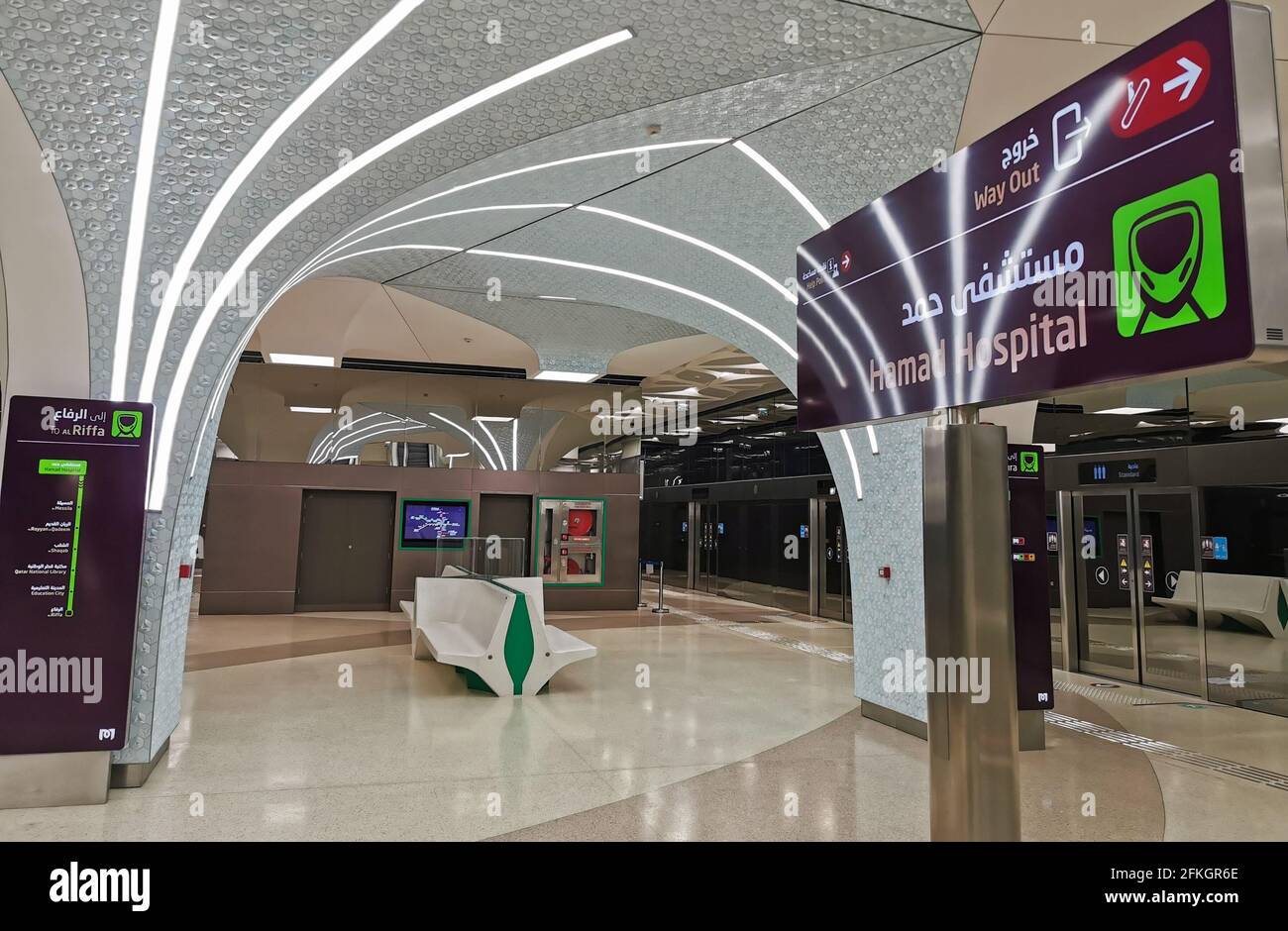 Doha metro hi-res stock photography and images - Alamy