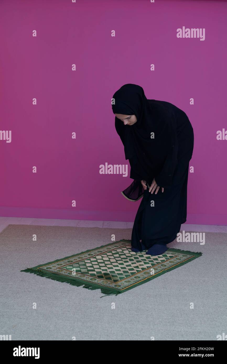 Muslim woman in namaz praying to Allah Stock Photo - Alamy