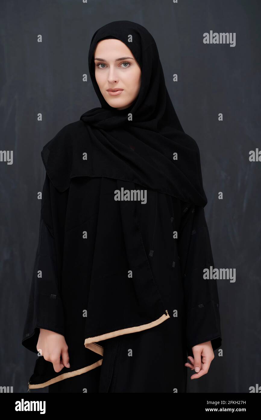 Kuwaiti dress hi-res stock photography and images - Alamy