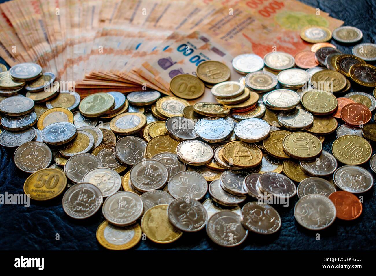 Cash / Money: Argentine pesos (coins and bills Stock Photo - Alamy