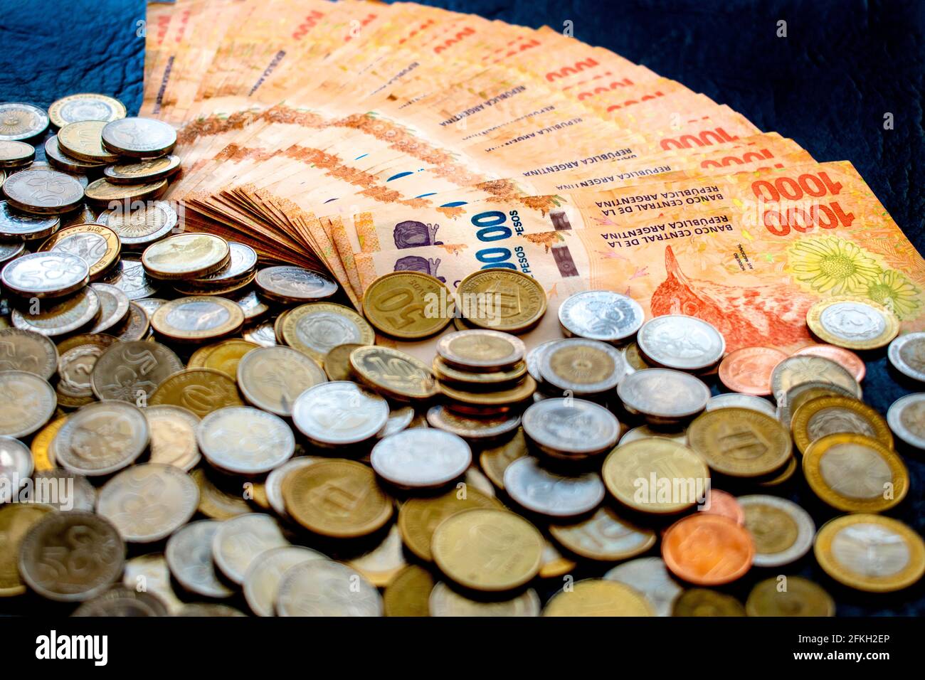 Bills and coins hi-res stock photography and images - Alamy