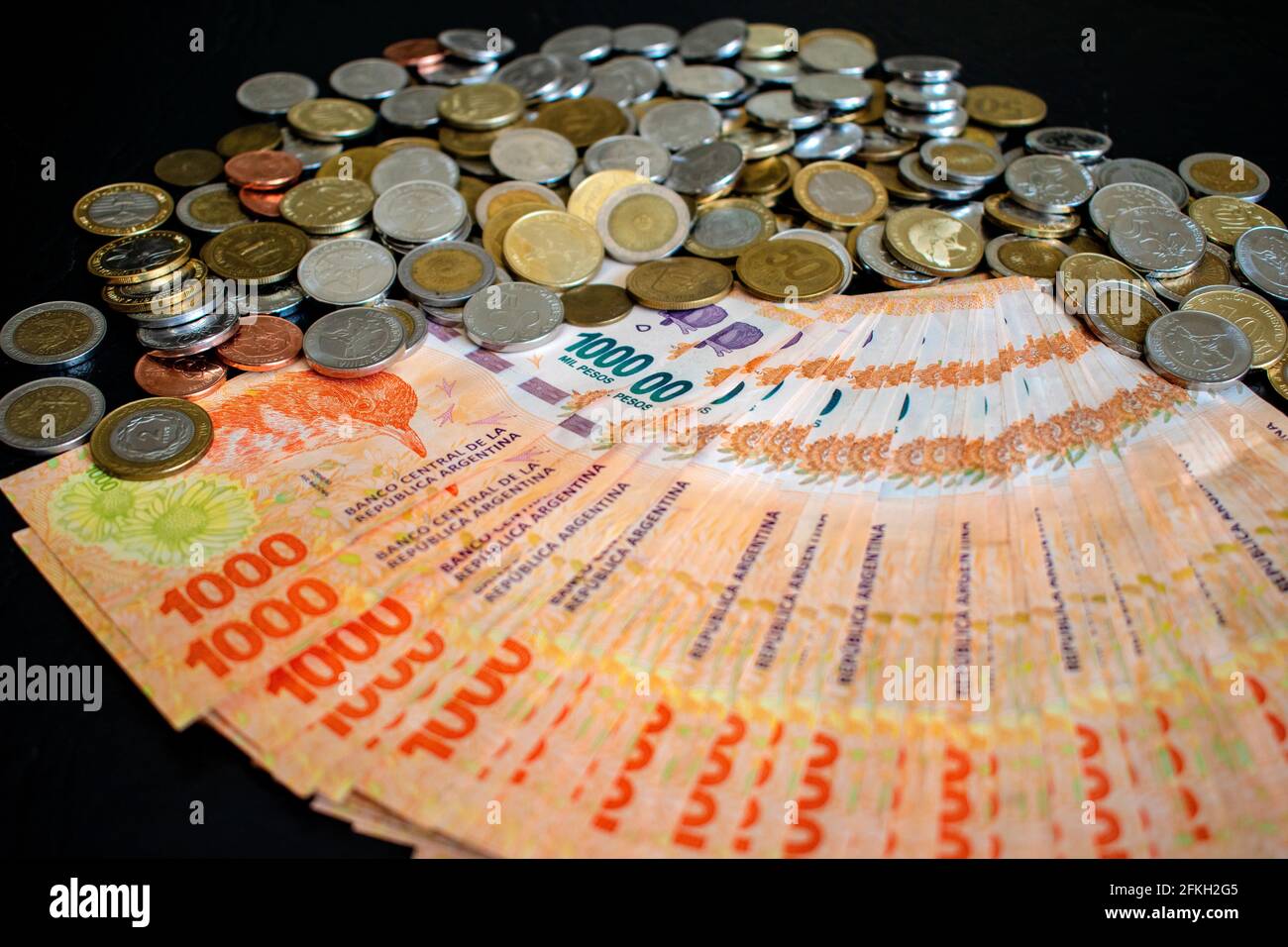 Cash / Money: Argentine pesos (coins and bills Stock Photo - Alamy