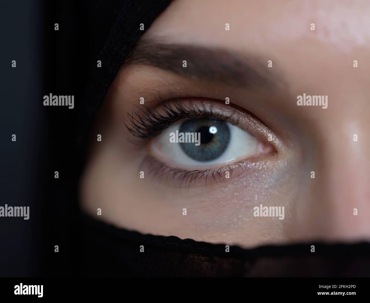 Portrait of muslim woman wearing niqab and traditional arabic clothes ...