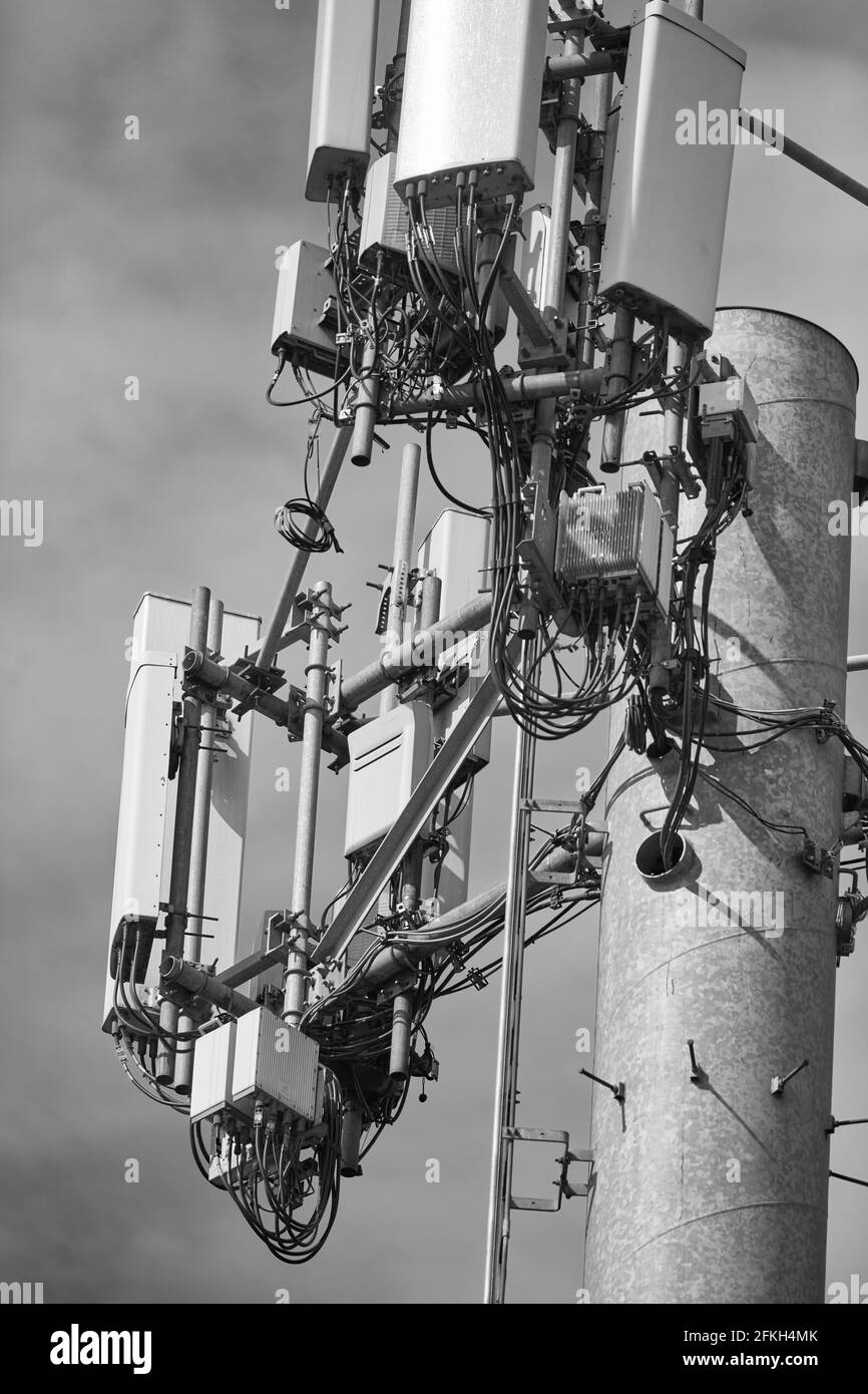 Phone 5g technology mobile Black and White Stock Photos & Images - Alamy