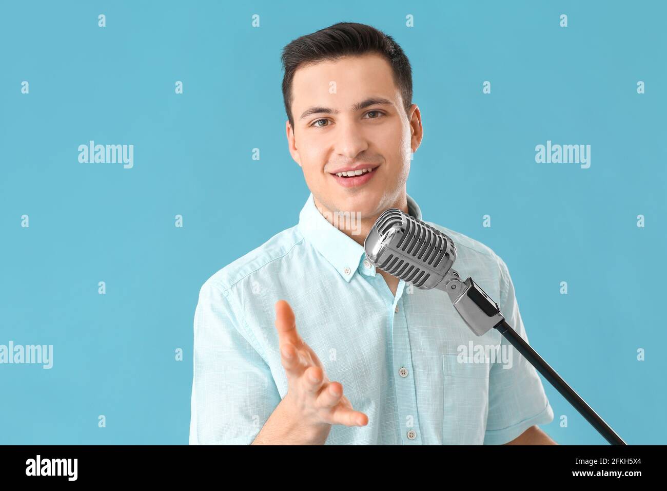 Interview microphone amateur hi-res stock photography and images - Alamy